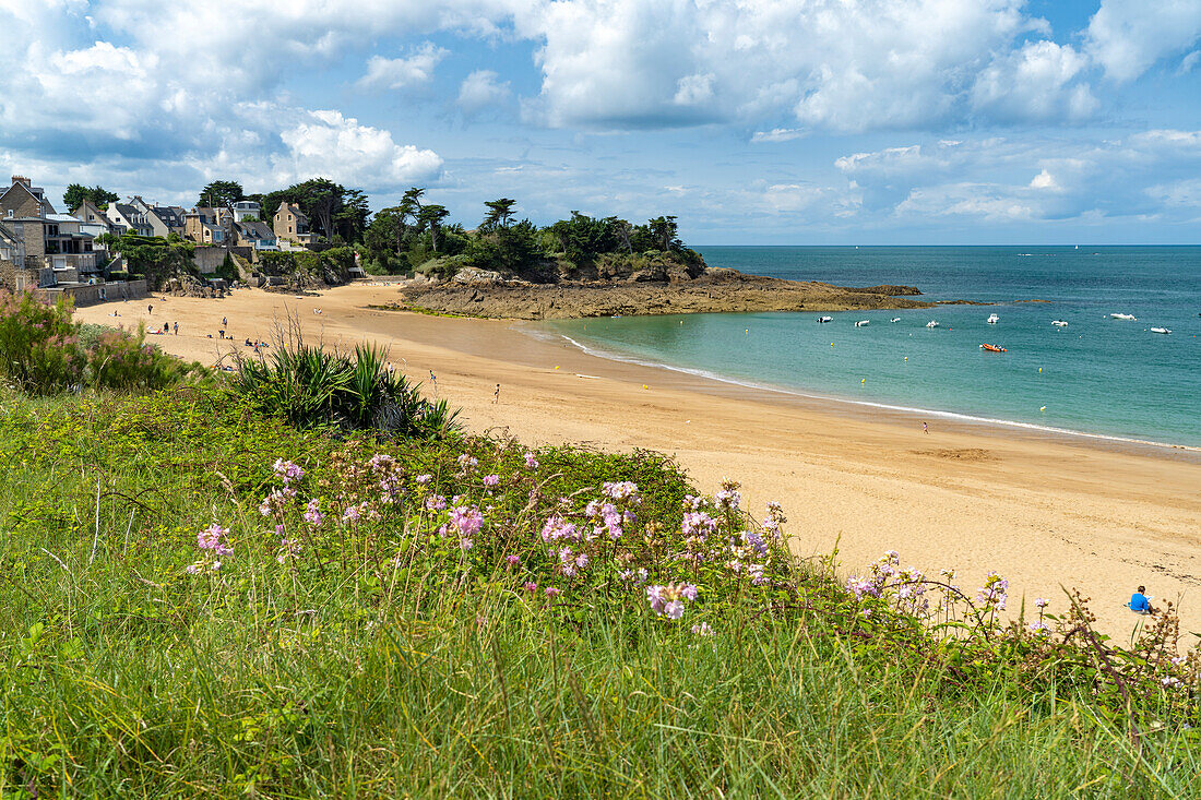 Les trois plus belles plages de la Côte d’Émeraude - EMERAUDE AVENTURE